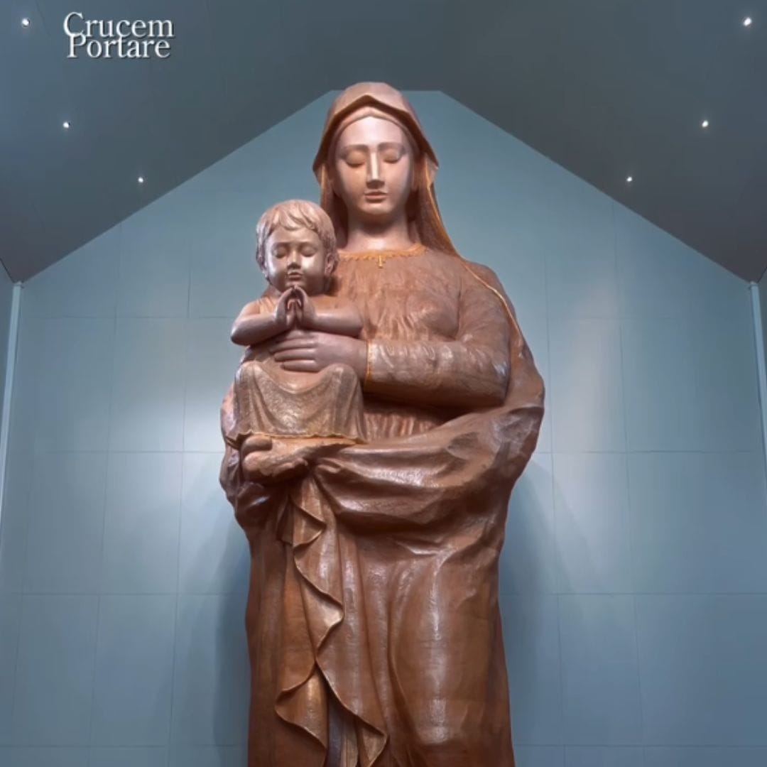 In Legno e Alta 10 metri, questa è la più grande Statua della Vergine del Giappone